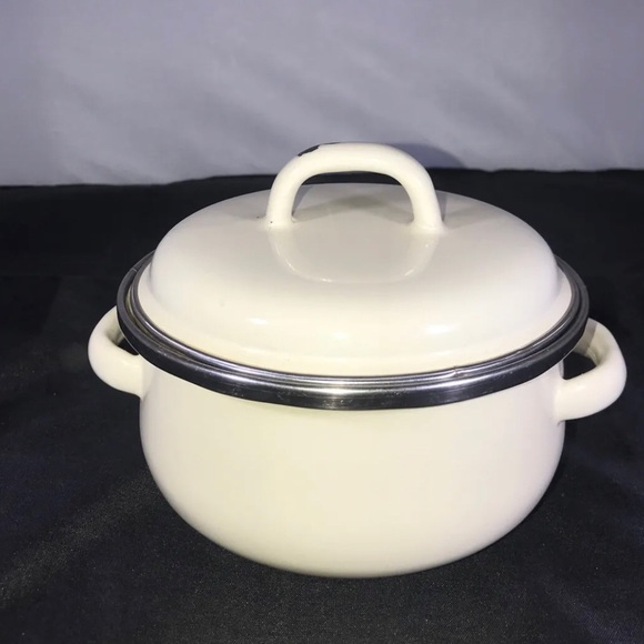Megaware | Kitchen | Vintage Megaware 5qt 045l Pot With Lid Made In ...
